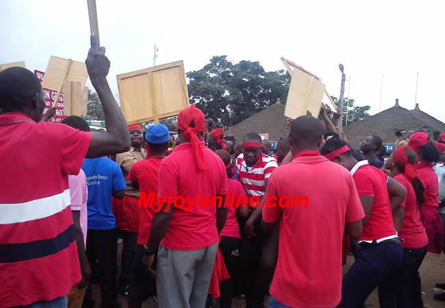 Workers vow not to compromise