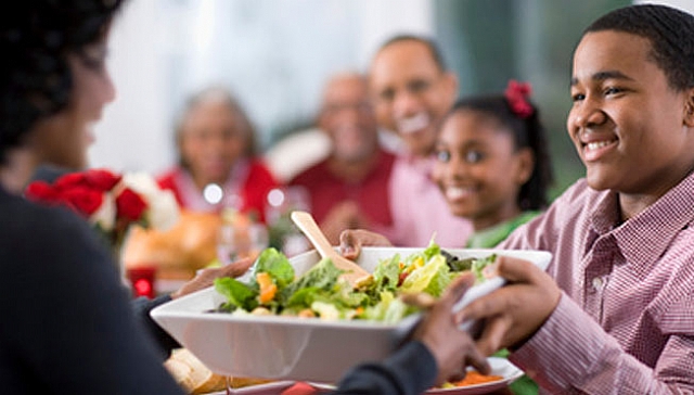 6 Powerful Reasons You Should Eat Dinner With Your Teen