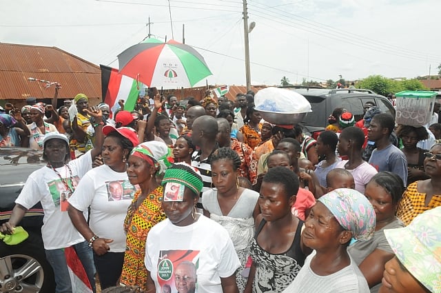 Lordina Mahama sets Techiman market on 'fire'