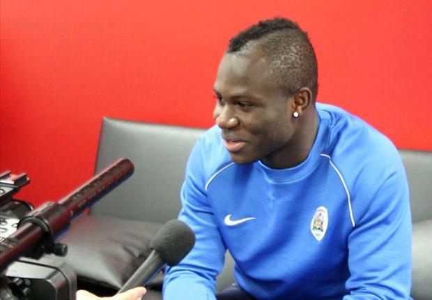 Barnsley boss praises Emmanuel Frimpong