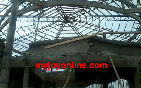 Building collapses at Sakaman