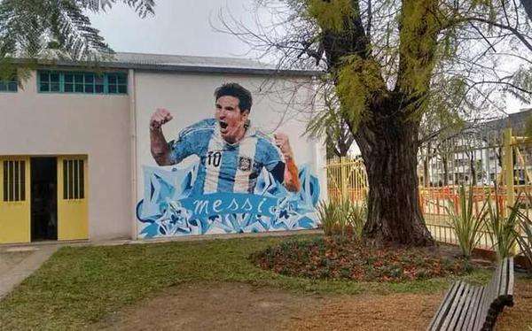 Photo: Messi mural unveiled outside his old school in Argentina
