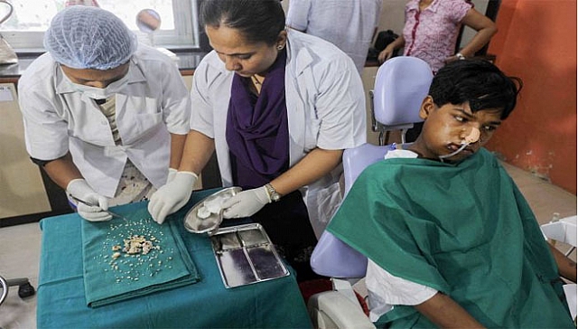 Surgeons remove 232 teeth from Indian teenager