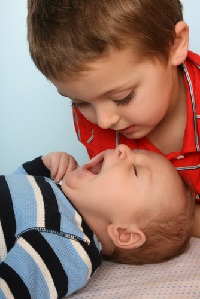 9 TIPS FOR HELPING YOUR KIDS ADJUST TO A NEW BABY