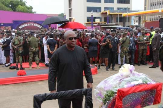 Hundreds attend memorial service for disaster victims
