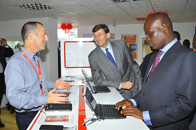 VODAFONE COMMISSIONS RETAIL STORE ON OXFORD STREET