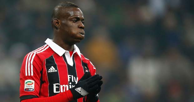 Balotelli shows off new hair style