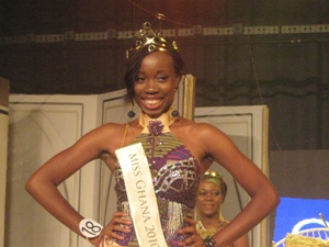 Stephanie wears the 'Crown of Gold' at Miss Ghana '10