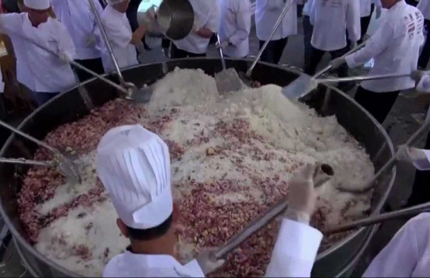 Ghana Cooks World s Biggest Pot Of Rice ghana-cooks-world-s-biggest-pot-of-rice
