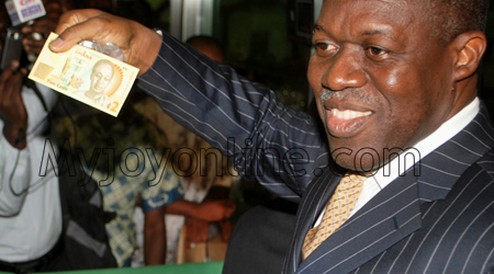 Ghana puts new currency note into circulation