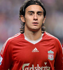 Aquilani Completes Milan Switch