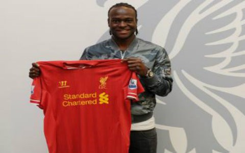 Official:Liverpool unveil Moses at Anfield