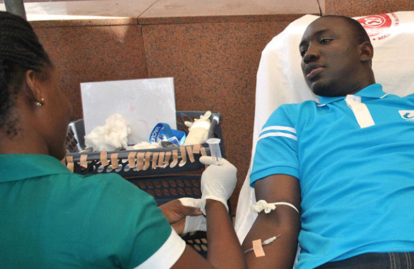 uniBank Staff Donate Blood