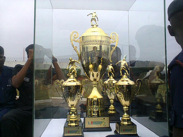 WATCH PHOTO:Ghana Premier League Trophy Unveiled