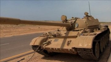 Libya rebel tanks 'repel attack'