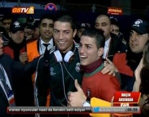 When Cristiano Ronaldo meets his double in Turkey! – Video-