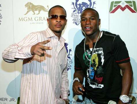 T.I vs Mayweather: Rapper and boxer slug it out at burger joint