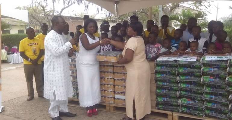 TT Brothers Show SOS Love