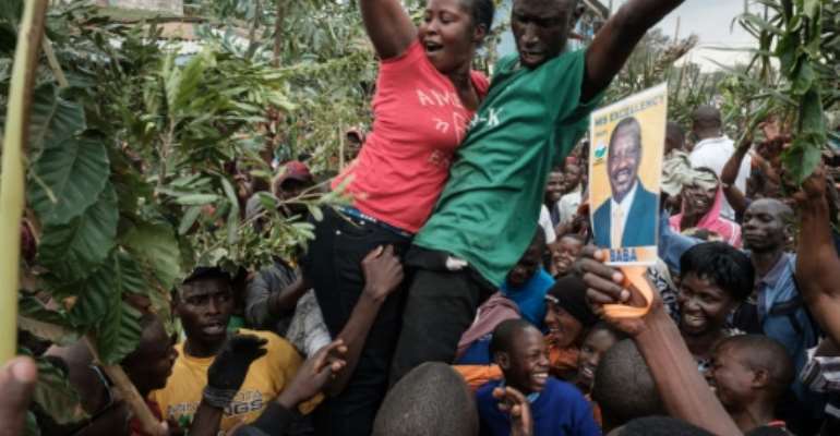 Jubilant crowds dub Kenya's top judge 'an African hero'