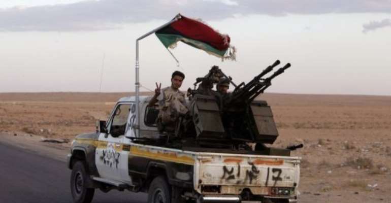 NTC fighters mass for assault on Kadhafi strongholds