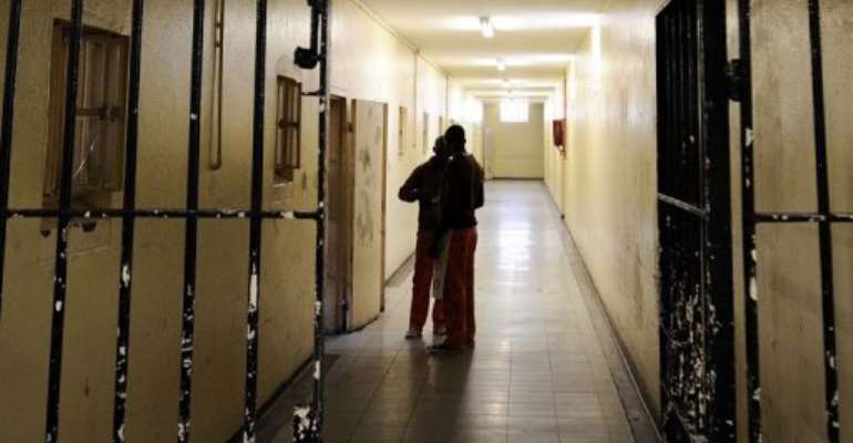 Prisoners set South African prison on fire