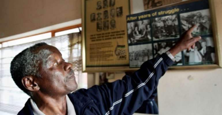 S.Africa lensman who took iconic Soweto uprising photo dies