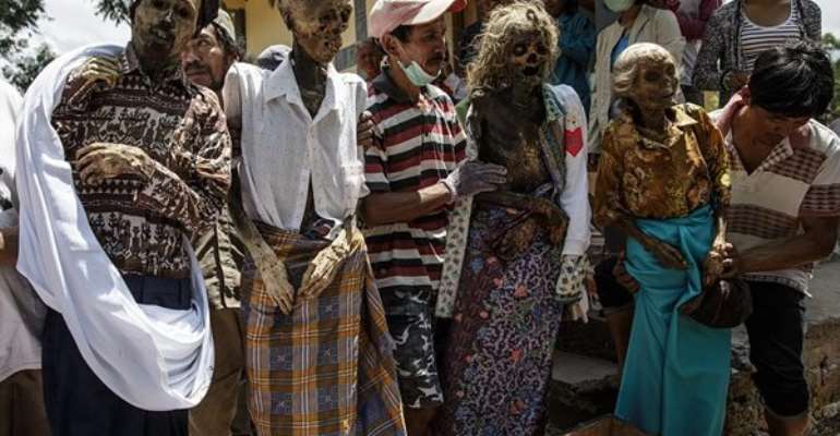 Photos: In Indonesia, people dig up dead relatives for festival
