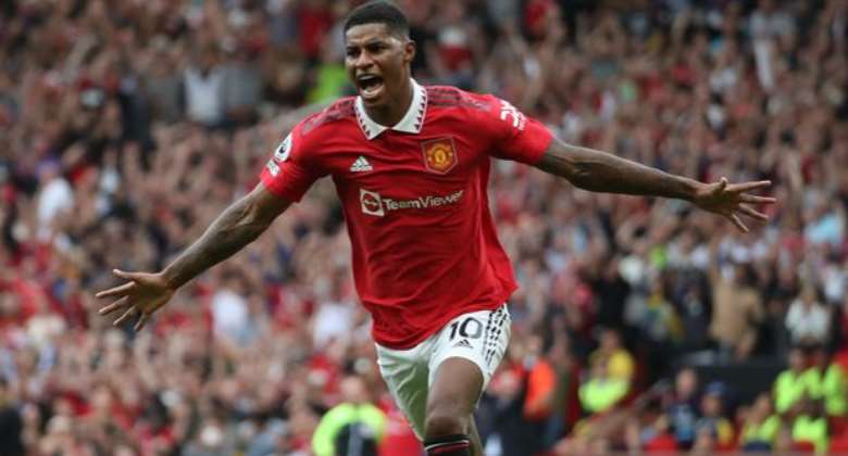 Rashford signs new Manchester United deal