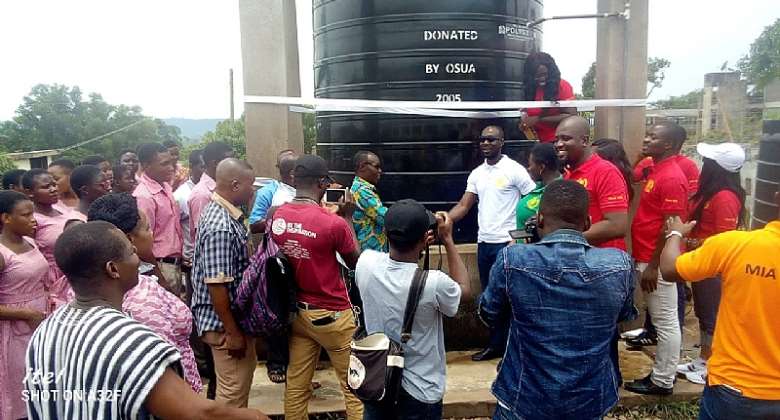 AWUSCO 2005 Year Group donates water tanks to Alma-mater