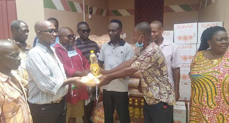 200 Senior Citizens In Hiawu Besease Receive Relief Items From Diaspora ...