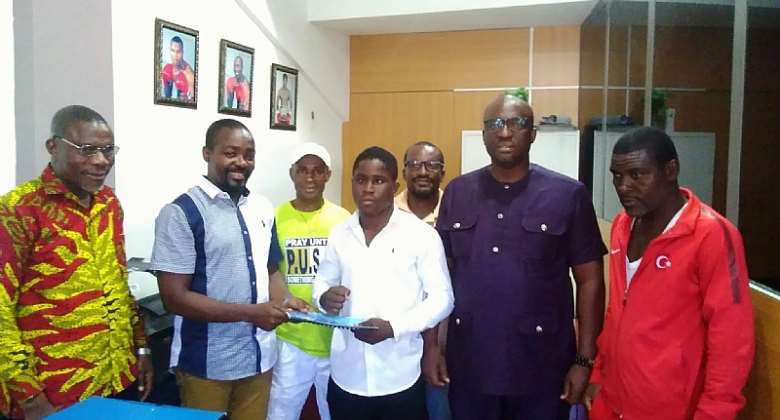 Derek Quaye signs with Gideon Hanson-Appiah