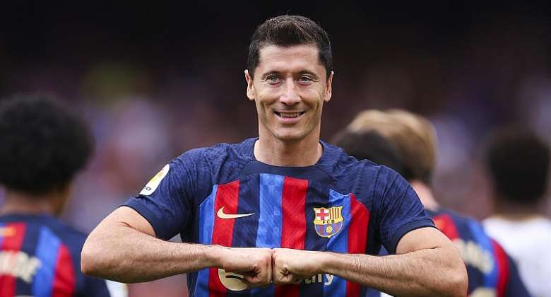 La Liga: Lewandowski scores twice as Barca beat Elche to go top