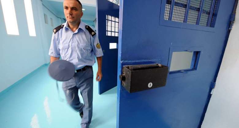 Algeria says on course to end prison overpopulation