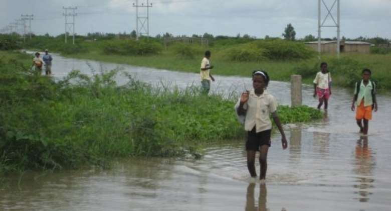 Mozambique begins evacuating 55,000 people hit by floods