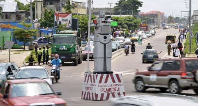 'Robocops' take on Kinshasa traffic