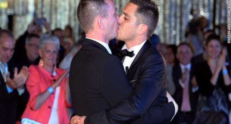 Mass Gay Wedding In Toronto For 115 Couples