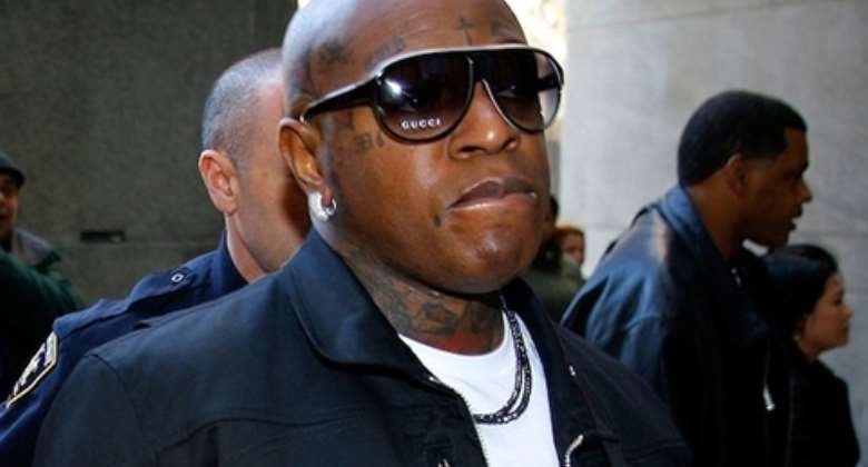 Photo: US rapper Birdman splashes $1million on gold toilet!