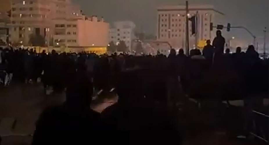 New protests hit Iran as alarm grows over crackdown 'massacre'