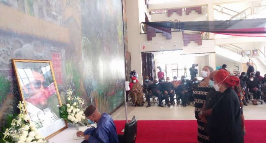 Rawlings: UN Team Signs Rawlings' Book Of Condolence