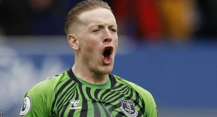 Jordan Pickford agrees new Everton deal