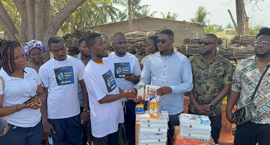Afetsi Awoonor donates to tidal wave victims in Agavedzi
