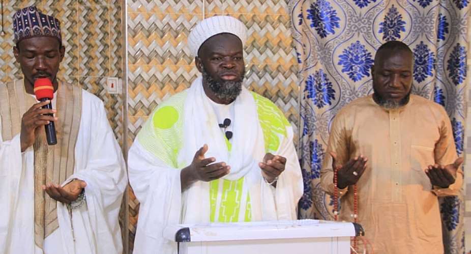 Sheikh Amin Bamba leds Muslims in Eidul-fitr prayers in Tamale, urges ...