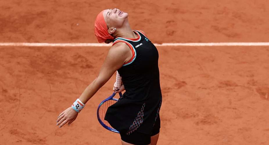 Shnaider beats Sabalenka at French Open to make semi-finals