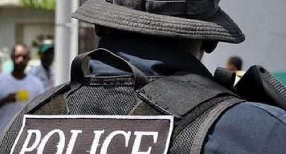 Extraordinary bravery of police officer foils bank robbery