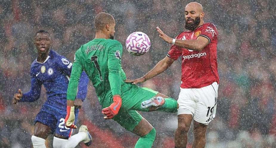 PL: Manchester United claim priceless win after early Sanchez red card