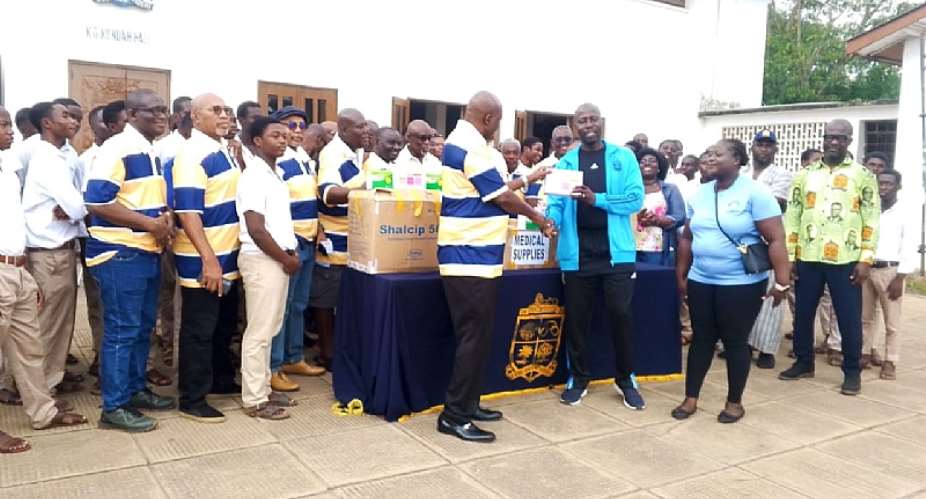 Bleoo ’80 donates assorted drugs to Accra Academy to mark golden jubilee