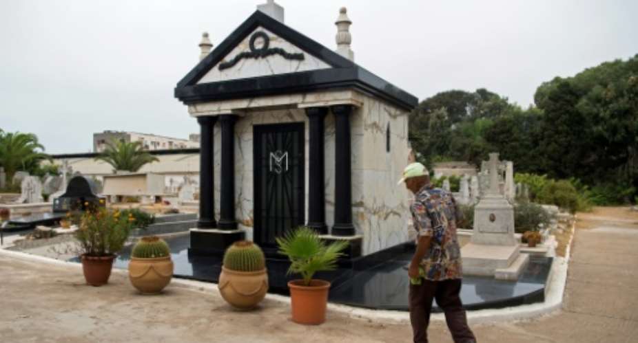 Late dictator Mobutu awaits return home 20 years on