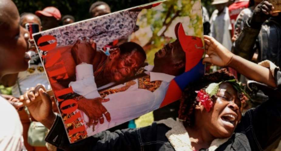 Kenyans swarm home of fallen 'hero' Raila Odinga