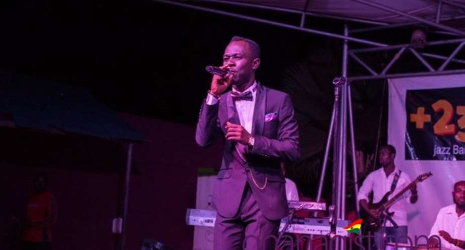 Okyeame Kwame lights up +233 Jazz Bar and Grill