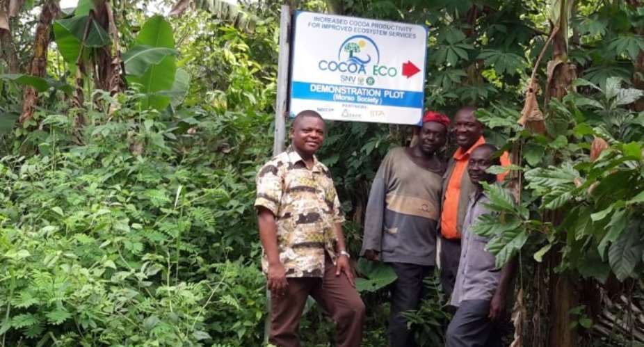 SNV Ghana supports Kuapa Kokoo farmers with agro inputs